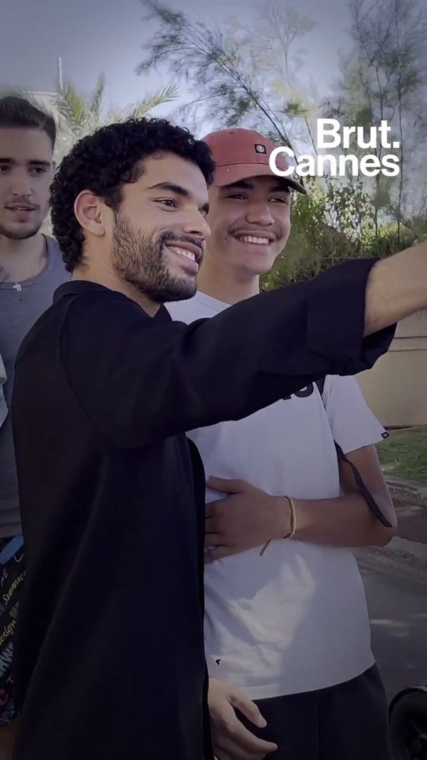 De Sex Education Au Festival De Cannes Sami Outalbali Raconte Son